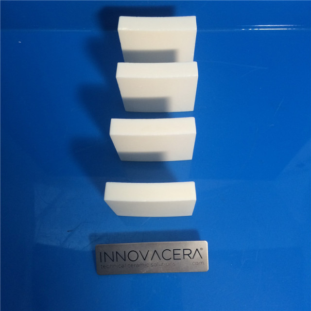 Alumina Wear Resisting Plates | INNOVACERA